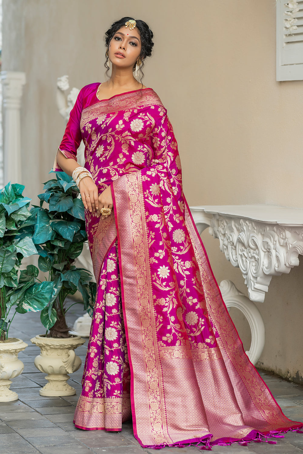 Buy Dingy Dungeon Pink Woven Banarasi Silk Saree Online - MySilkLove
